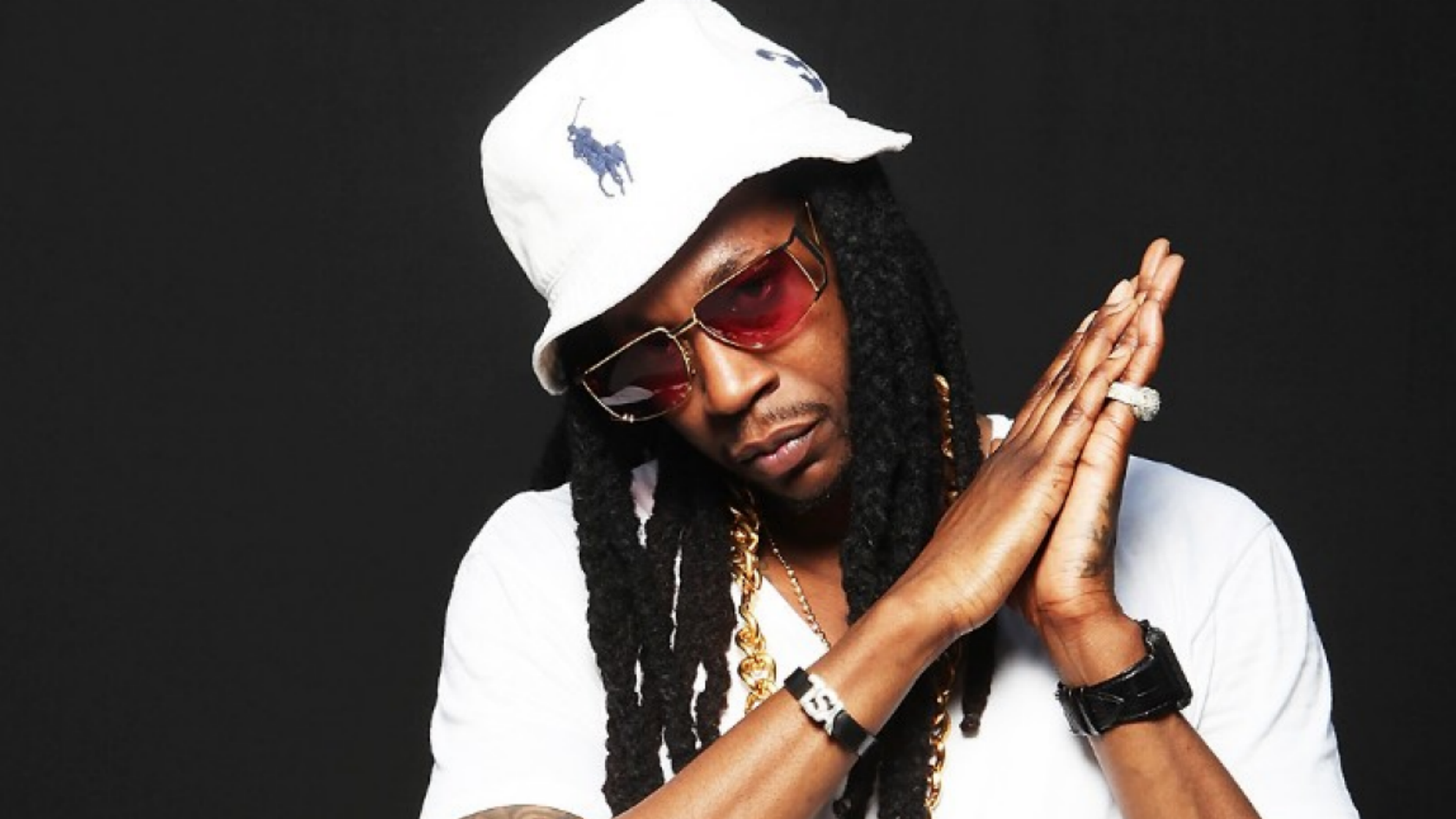 Watch 2 Chainz Eat The World's Most Expensive Burger Dusted In 24 Karat ...