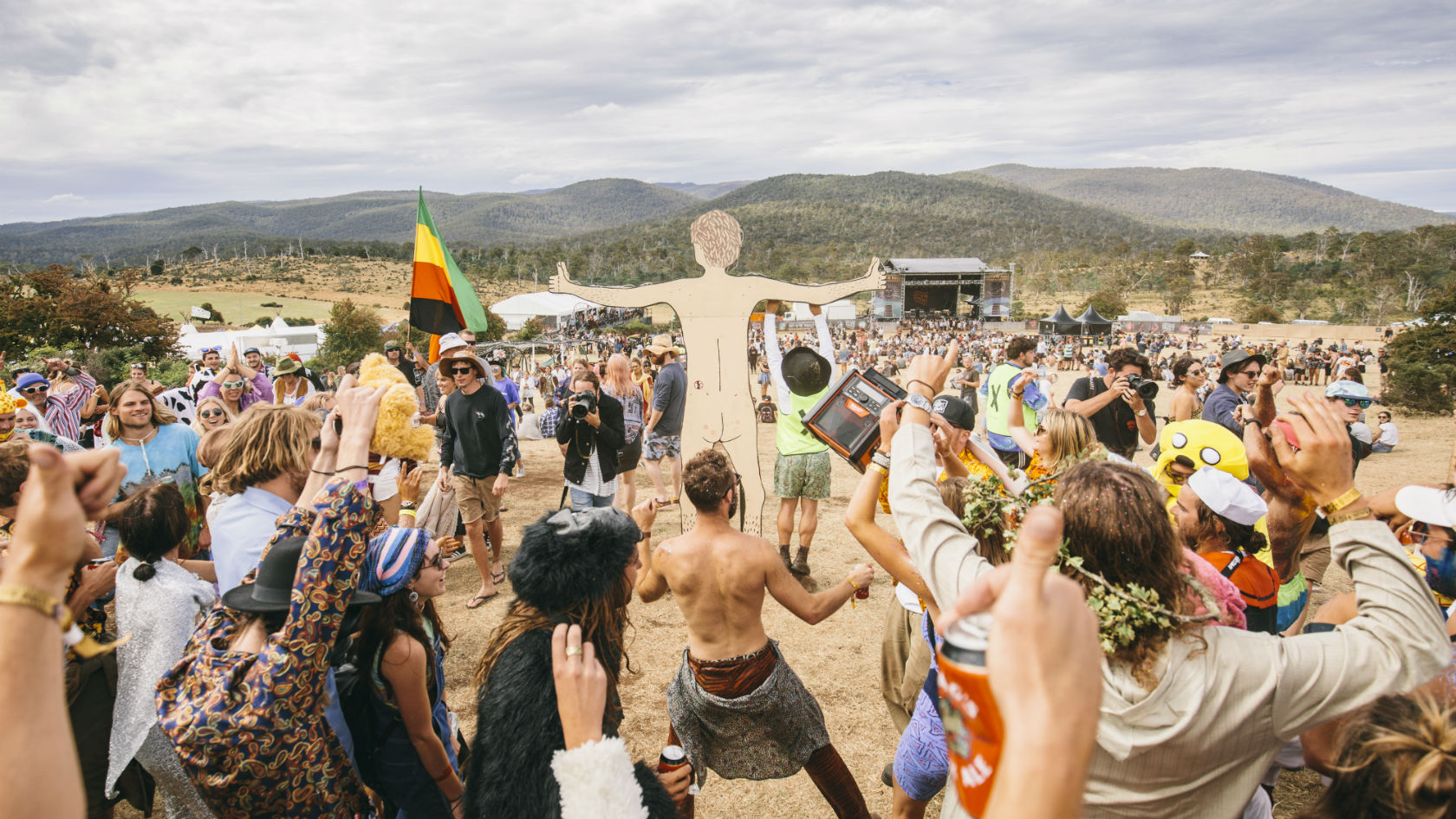 Party In The Paddock Drops 2018 Lineup Ft. Gang Of Youths, Client ...