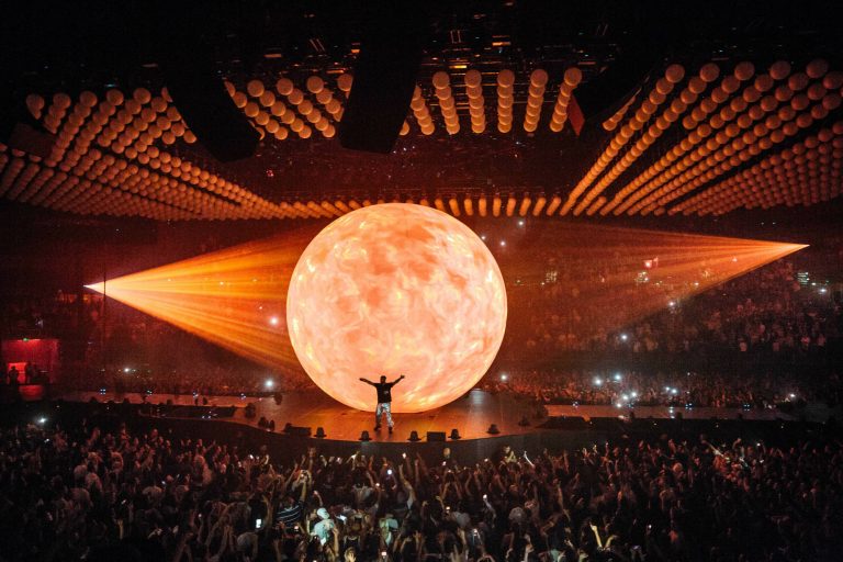 Gig Review: Drake Brings An Overblown Spectacle (Ft. 1000 Kinetic ...