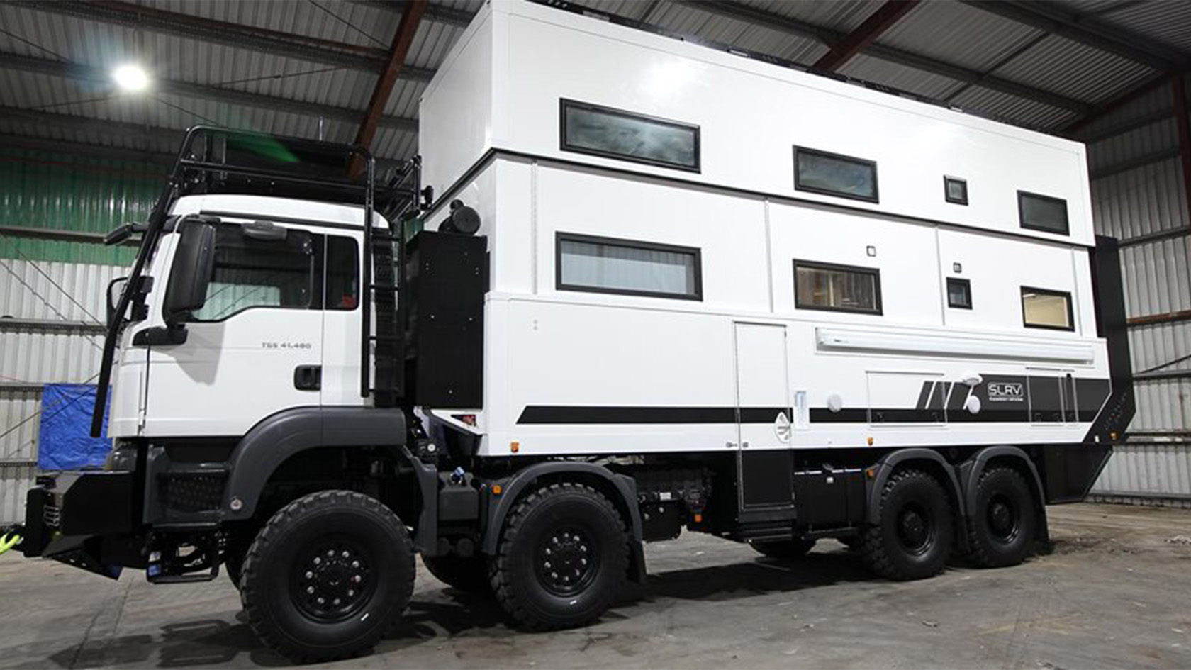Aussie 'Commander' Campervan Is Literally A Mansion On Wheels ...