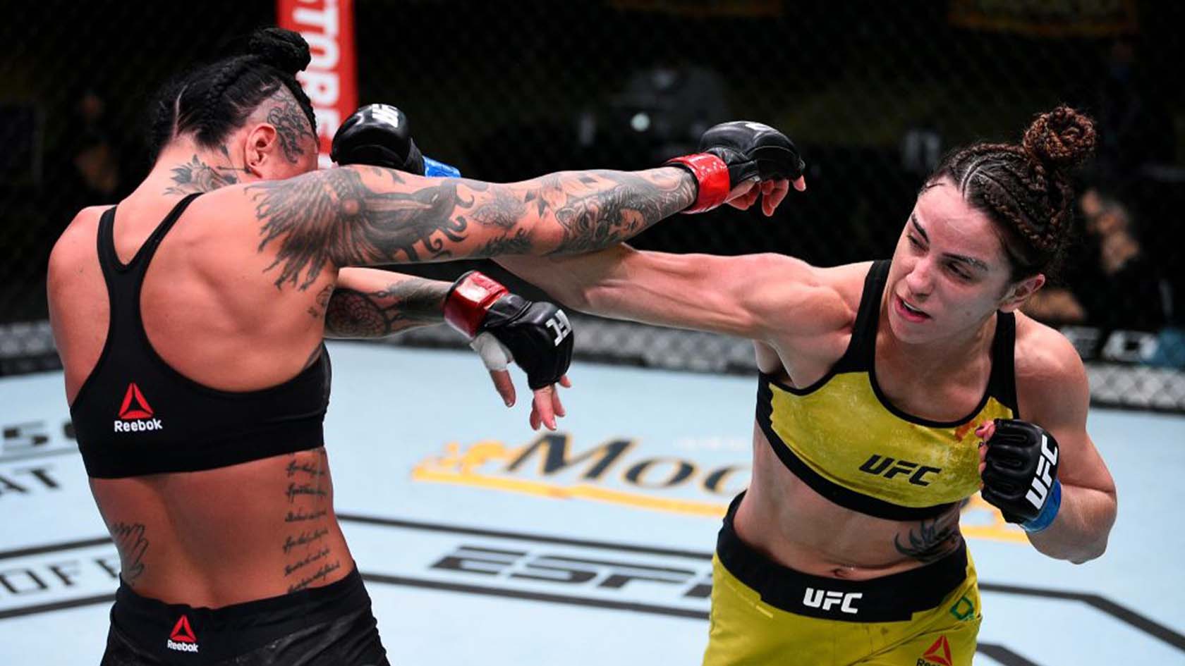 Watch: UFC Referee Stops Fight To Help Fighter Avoid Major Wardrobe ...