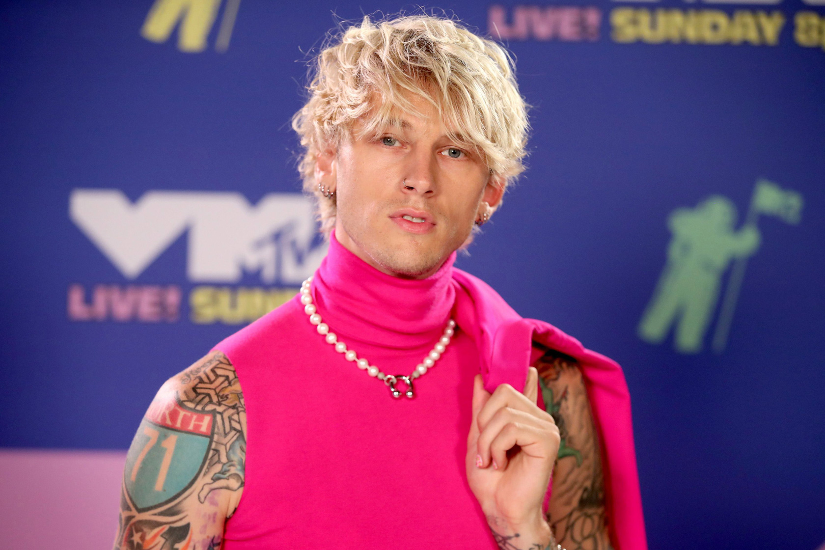 “WTF Is Wrong With The GRAMMYS” - Machine Gun Kelly Shares World’s ...