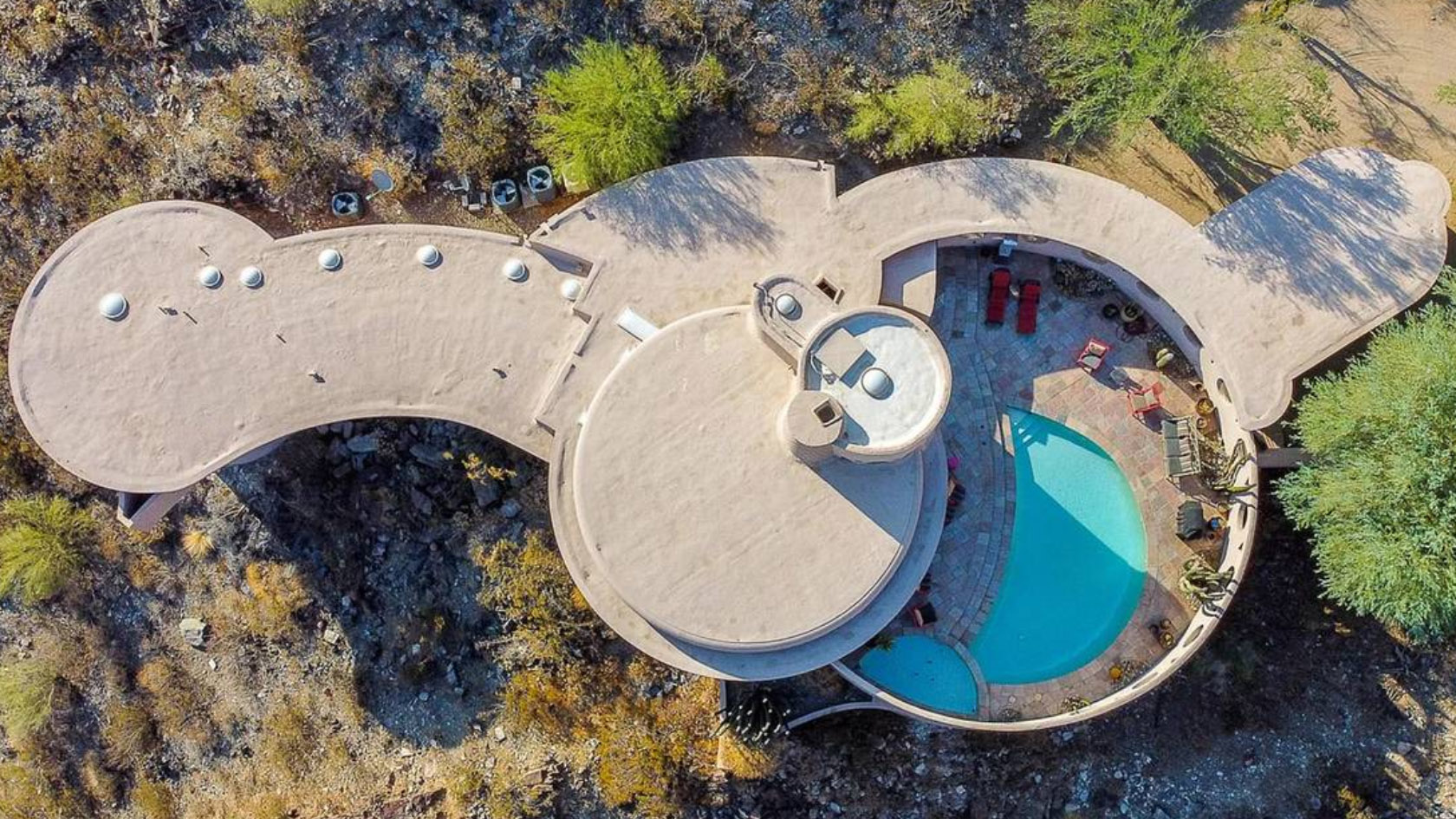 Check Out This $9 Million USD Mansion That's Shaped Like A Giant Dick ...